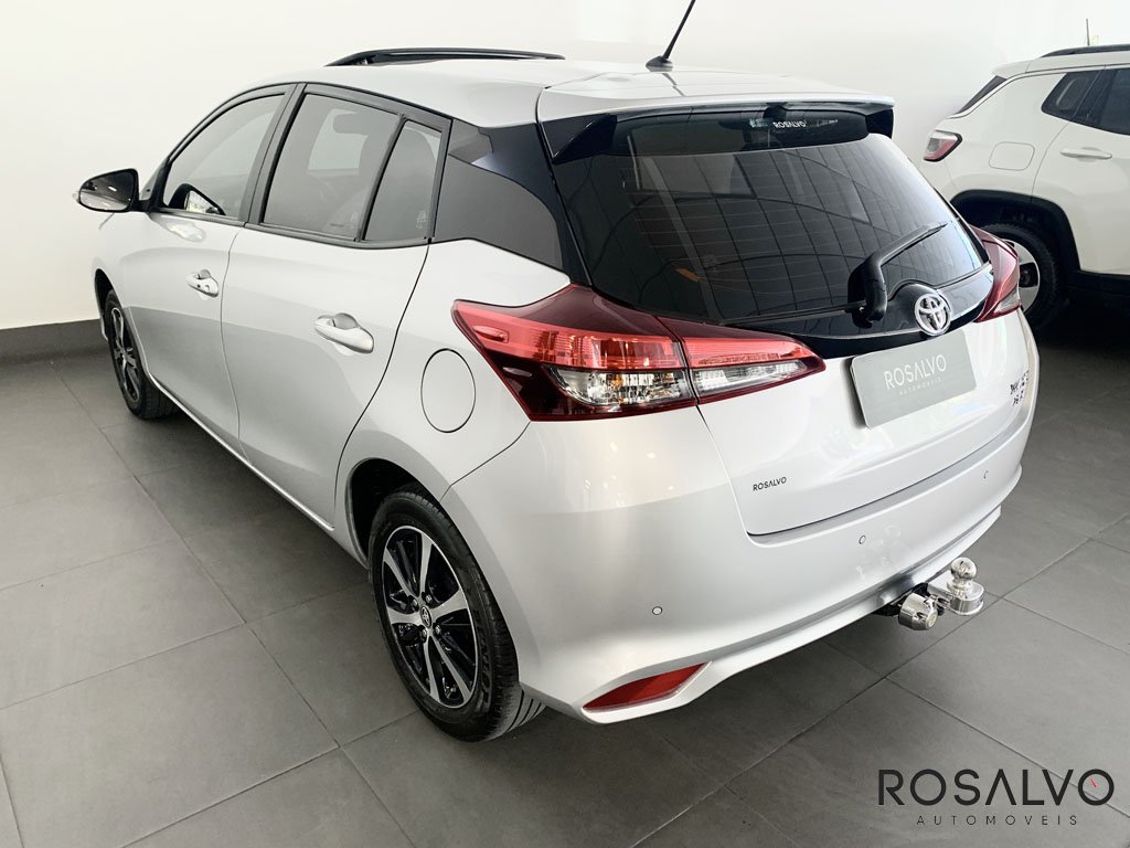 Toyota - Yaris XLS Connect 1.5 Automático + Teto solar