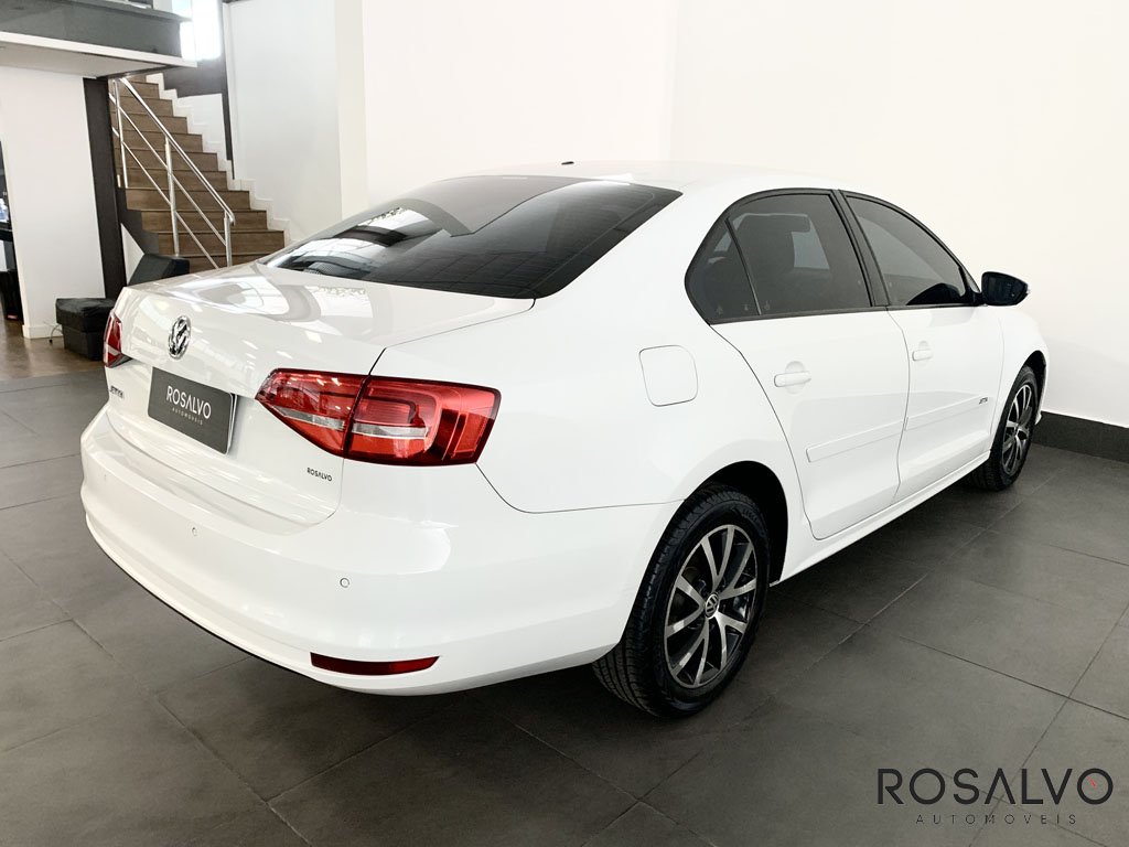 Volkswagen - Jetta 2.0 Trendline Automático