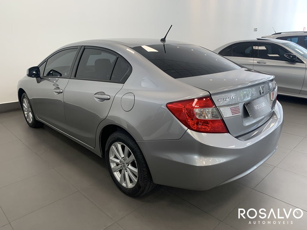 Honda - Civic LXS Automático